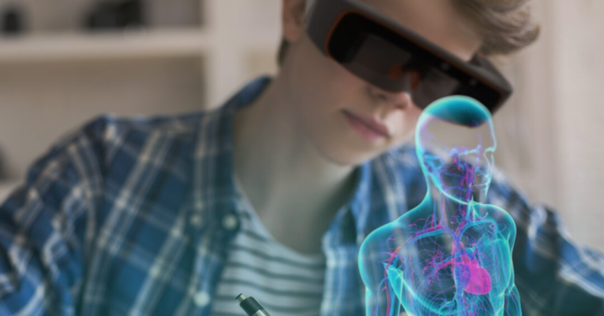 Uproar Launches Smallest Reality Glasses to Enterprises